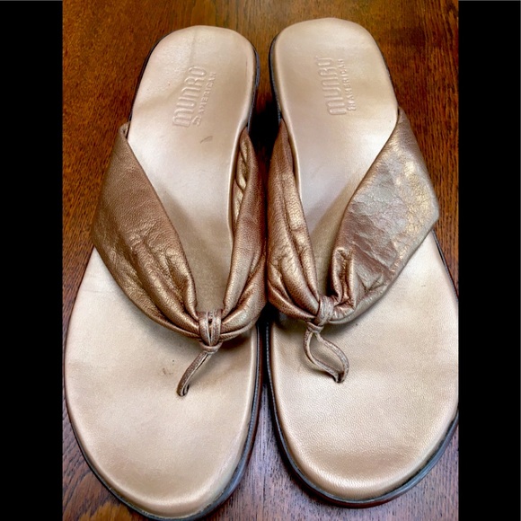 Munro | Shoes | 85 Munro Walking Wedge Shock Absorbing Heel Soft Gold ...